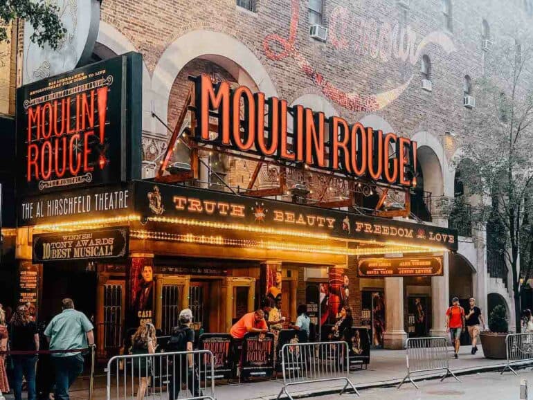 Broadway New York: 7 spannende Fakten & Tipps für Tickets & Co.